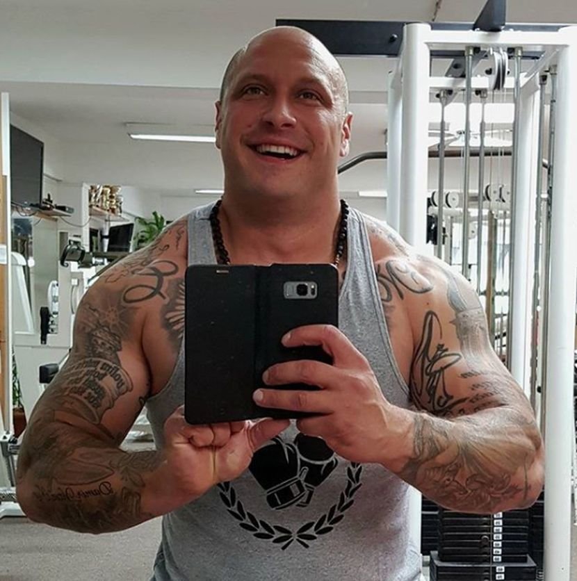 Reper Stoka: Ima više od 40 tetovaža, tetovirao ime svake djevojke sa ...