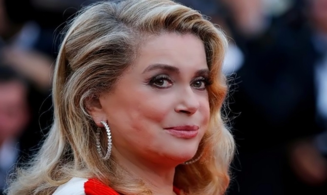 Katrin Denev prodaje svoju odjeću visoke mode | Standard