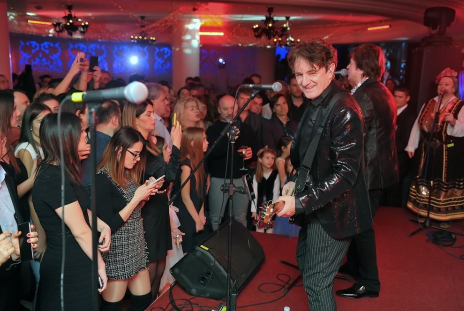 (FOTO) Spektakl u Splendidu: Gosti uživali uz Bijelo dugme | Standard