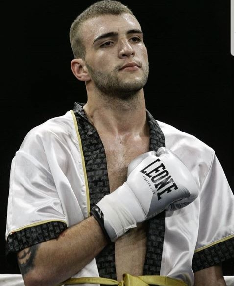 Veljko pokazao tetovaže i koliko ima kilograma!