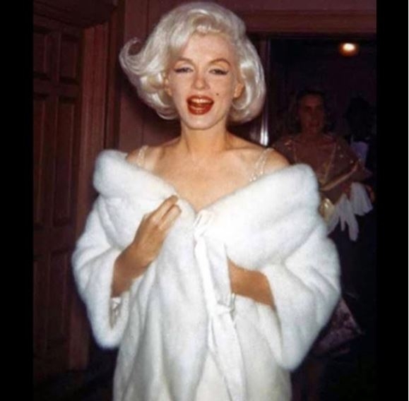 MERLIN MONRO: Siromaštvo, slava i samoubistvo najpoznatije PLAVUŠE NA ...