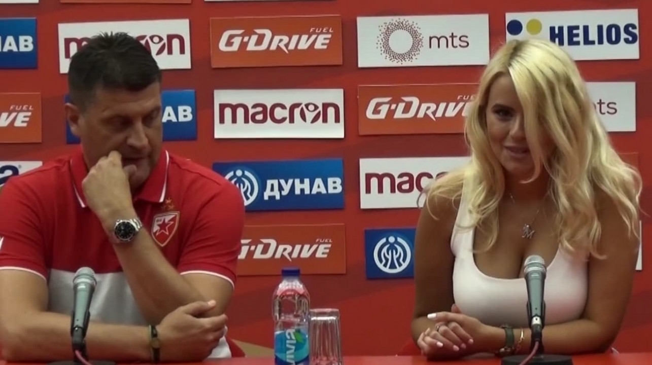 Trener Zvezde na slatkim mukama: Trudio se da ne gleda, ali dekolte plavuše bio je tako ...