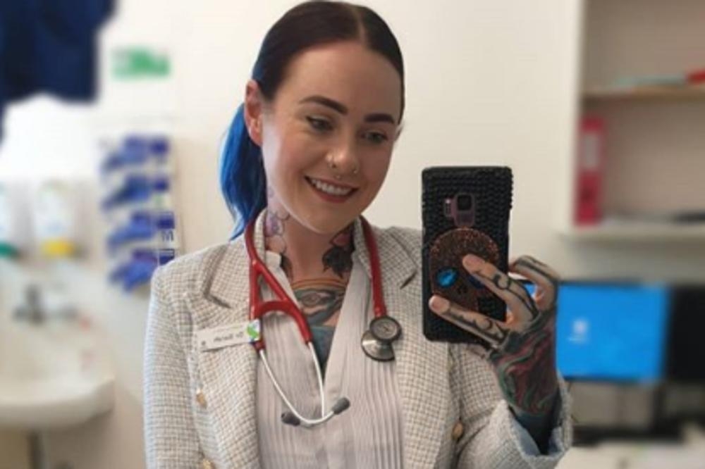 Sara je istetovirana od glave do pete i radi u bolnici: Ljekarka sa ...