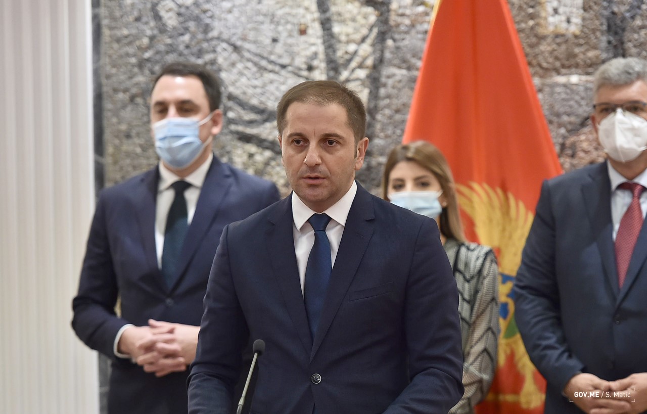 (VIDEO) Porodica Ubović i Bemax poklanjaju Podgorici školu: Donacija ...