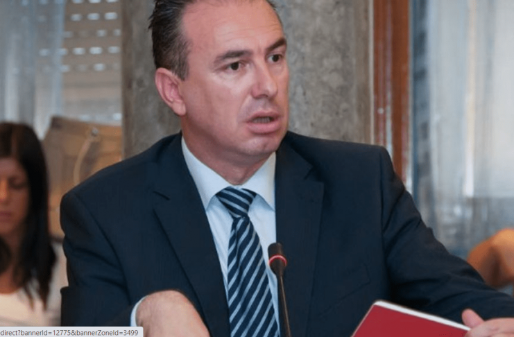 Đeka: Pokušaj Vlade da izbriše naše iseljenike | Standard