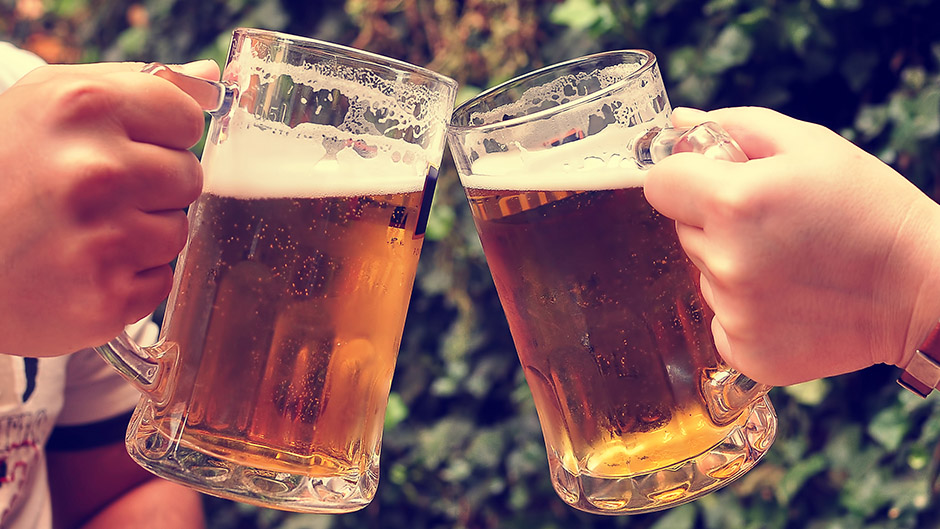 Izbacivanje alkohola pomoći će vam u gubitku sala sa stomaka