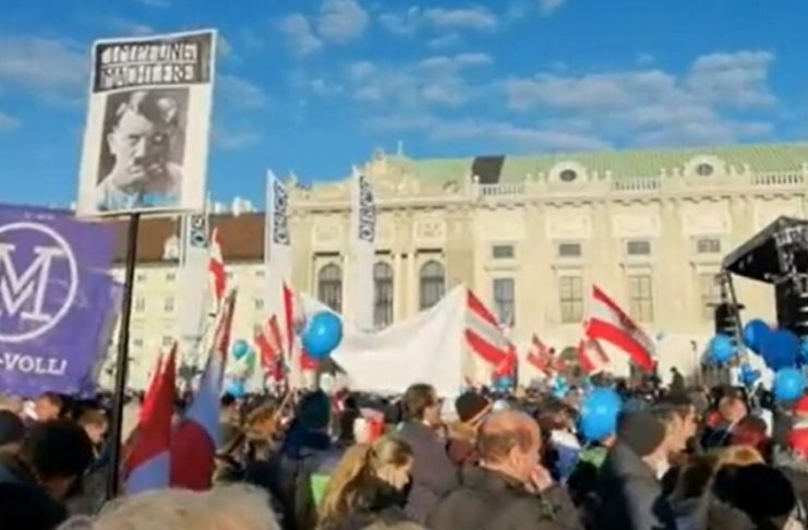 Haos na protestima u Beču: Demonstranti nosili i sliku Hitlera | Standard