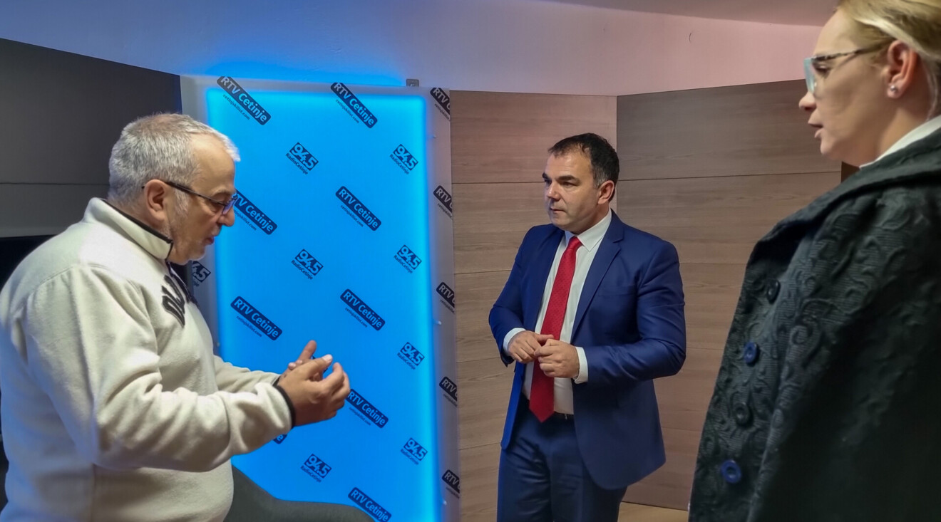 Đurašković posjetio RTV Cetinje: Uređivačka politika neće biti predmet ... Đurašković posjetio RTV Cetinje: Uređivačka politika neće biti predmet ...