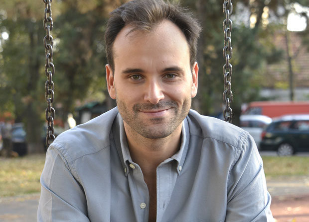 VUJOVIĆ ZA STANDARD: Vlasti je potrebna anestezirana masa, hipnotisana ...