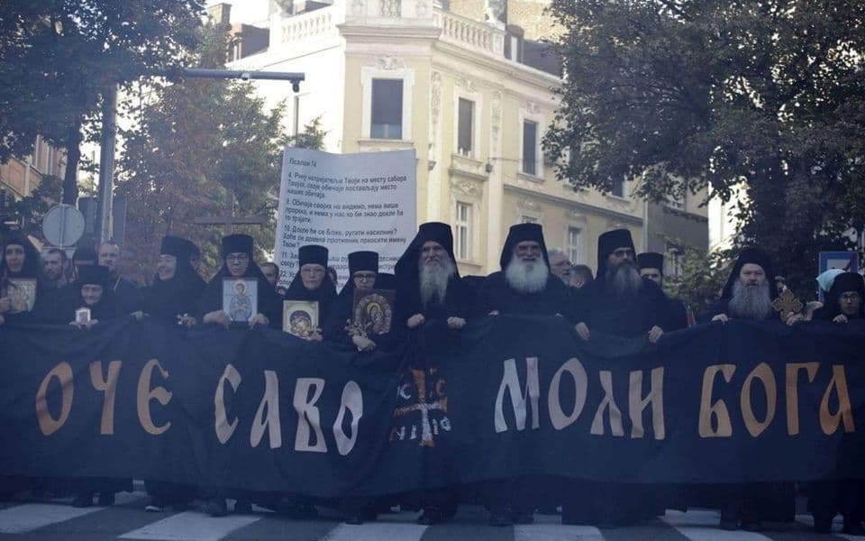 Beograd: Na litiji SPC razvijena “srpsko-ruska” zastava duga 500 metara