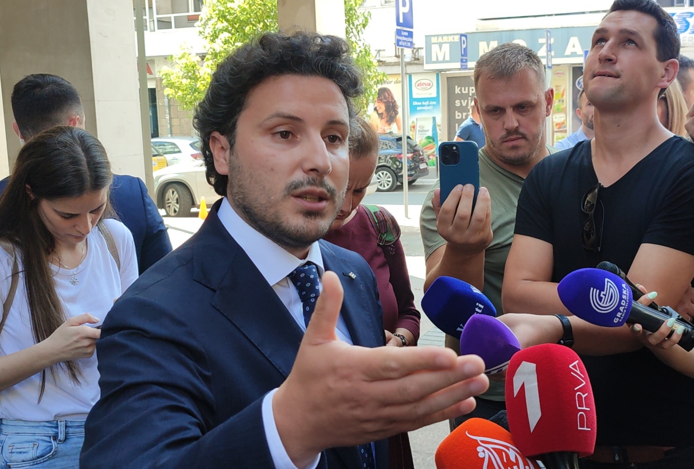 Odlazeći premijer: Bivši glavni specijalni tužilac čuvao mafiju ...