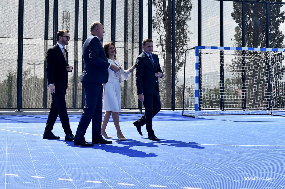 Otvorena osnovna škola Novka Ubović u Tološima: Moderno zdanje za 1.200 ...