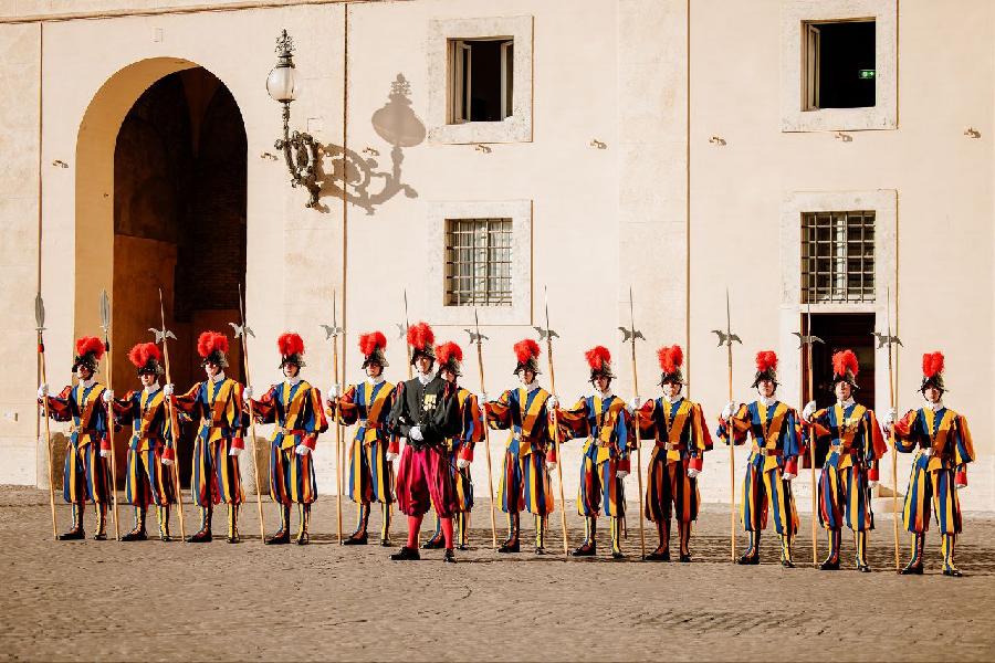 Abazović stigao u Vatikan, dočekala ga Episkopska Švajcarska garda