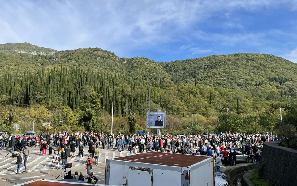 Polusatno upozorenje: Počela blokada graničnog prelaza Debeli brijeg