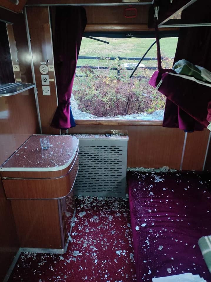 U prekidu saobraćaj na pruzi Beograd-Bar: Uništena garnitura brzog voza U prekidu saobraćaj na pruzi Beograd-Bar: Uništena garnitura brzog voza