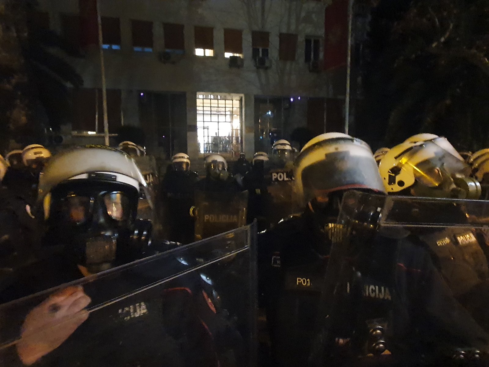 Identifikovano 13 osumnjičenih za izazivanje incidenta ispred Skupštine