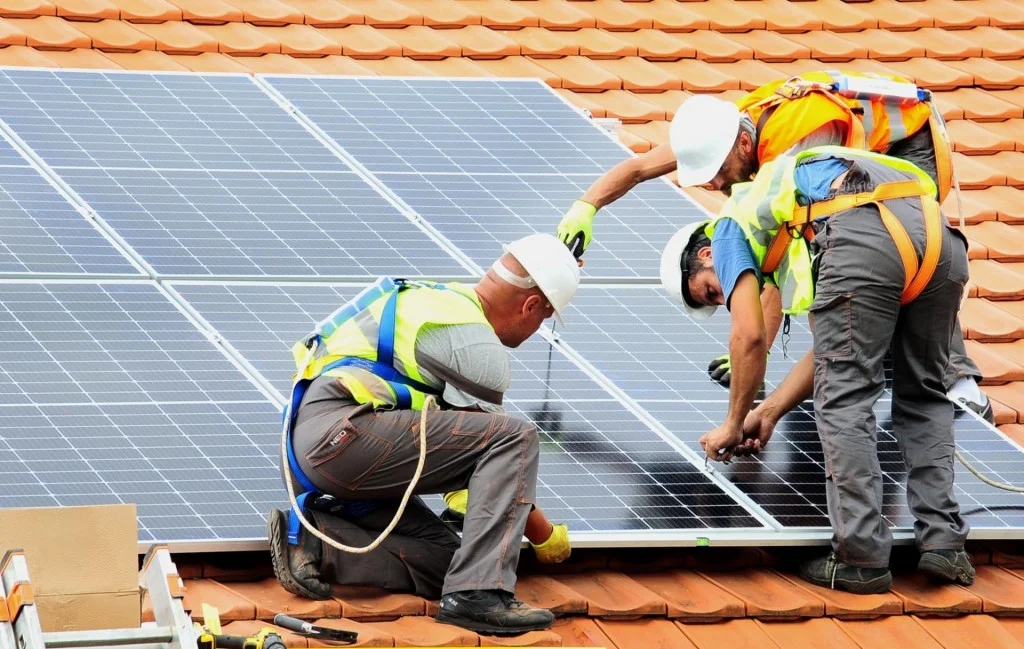 Električari Solar gradnje nezadovoljni uslovima: Rade sa svojim alatom ...