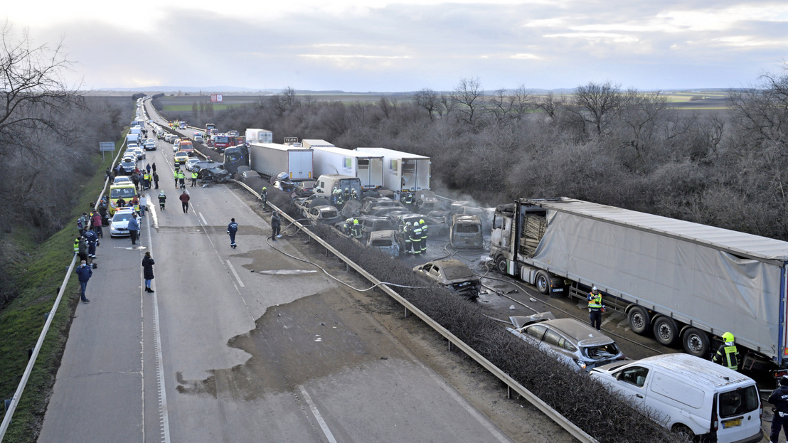 Uznemirujuće: Pogledajte snimak lančanog sudara kod Budimpešte u kojem su učestvovala 43 vozila