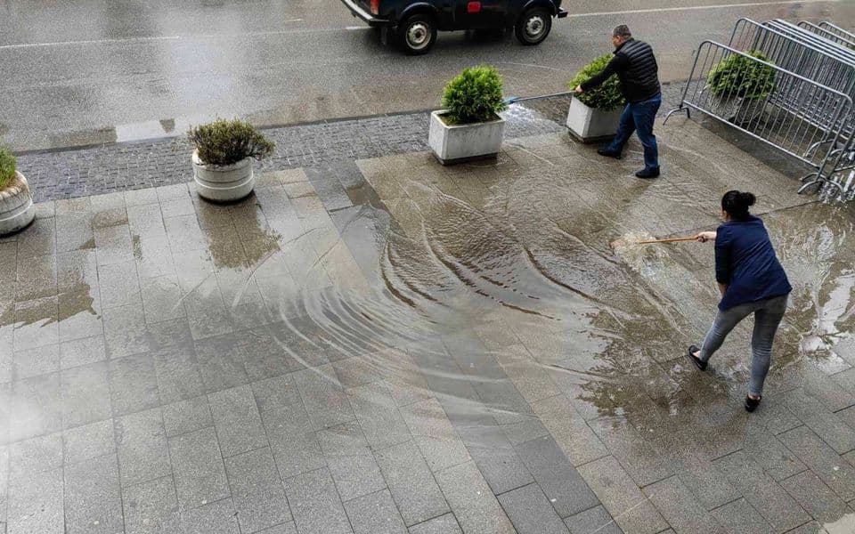 Problem zakupaca hotelu “Bijela rada”: Najmanja kiša formira “mini jezero”