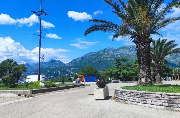 Bar i Ulcinj za odlaganje smeća duguju 2,5 miliona | Standard