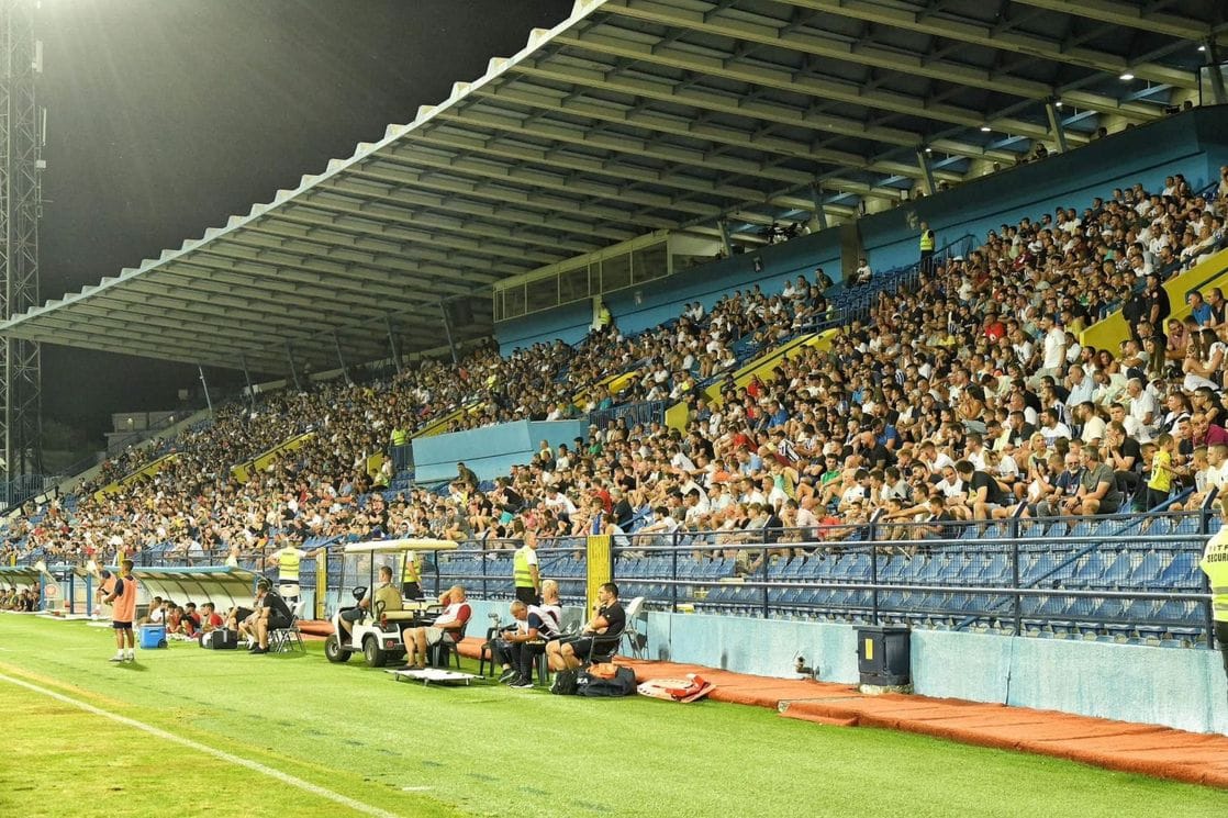 MUK IZ BUDUĆNOSTI NA ŠOVINIZAM SA TRIBINA: Policija identifikuje ...