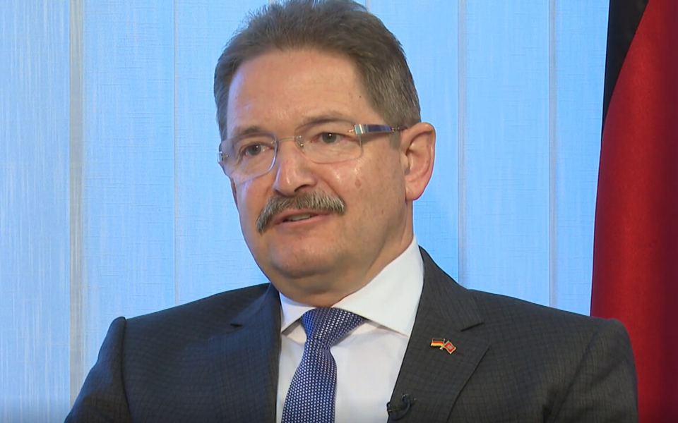 AMBASADOR FELTEN ZA STANDARD: Nova Vlada treba da bude sastavljena samo ...