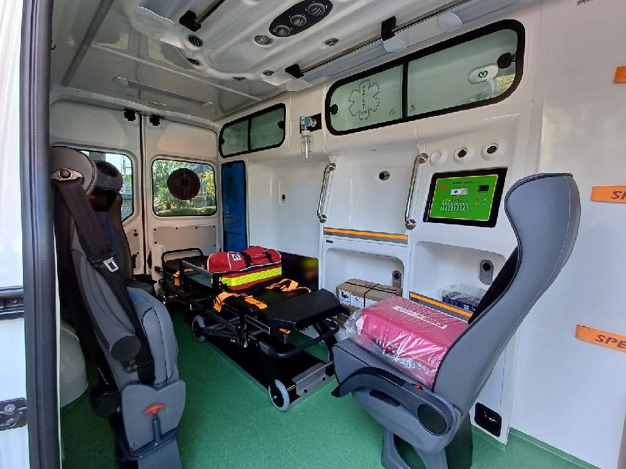 Podgorička Hitna dobila novo sanitetsko vozilo