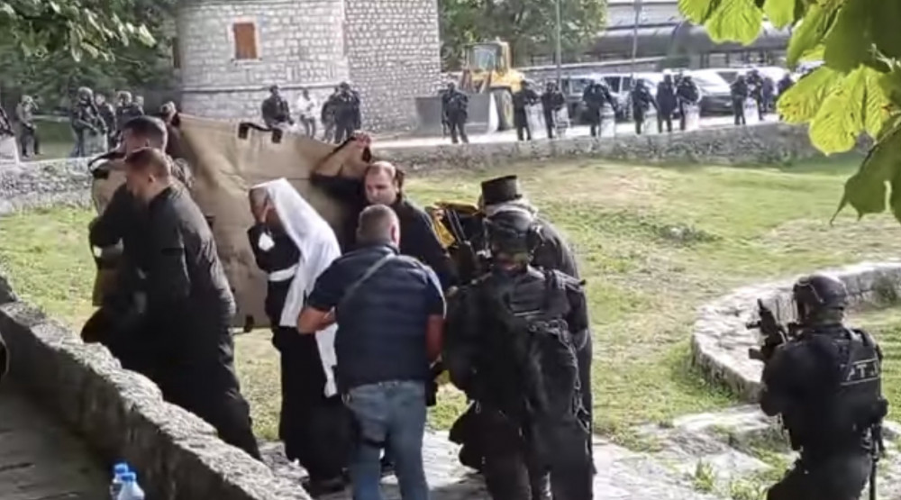 Hramovi SPC u Crnoj Gori dovode se u vezu sa oružjem i bezbjednosno interesantnim osobama, Više ...