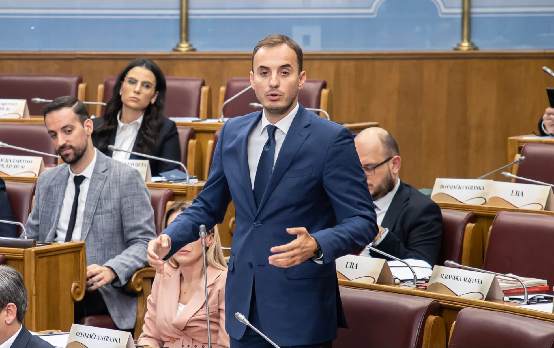 Konatar: URA podržava povećanje plata i penzija, ali bez zaduženja ili ...