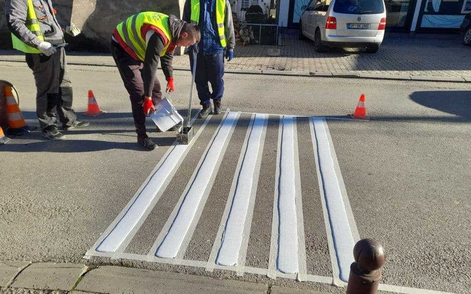 Bijelo Polje: Postavljene “mačje oči” za bezbjednost saobraćaja