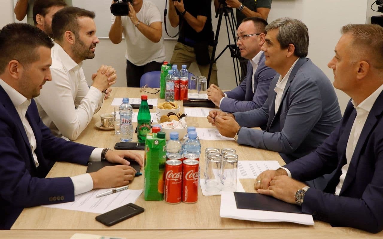 TRI AMBASADORA U DVA DANA: BS se približava Vladi, Ibrahimović u centru ...