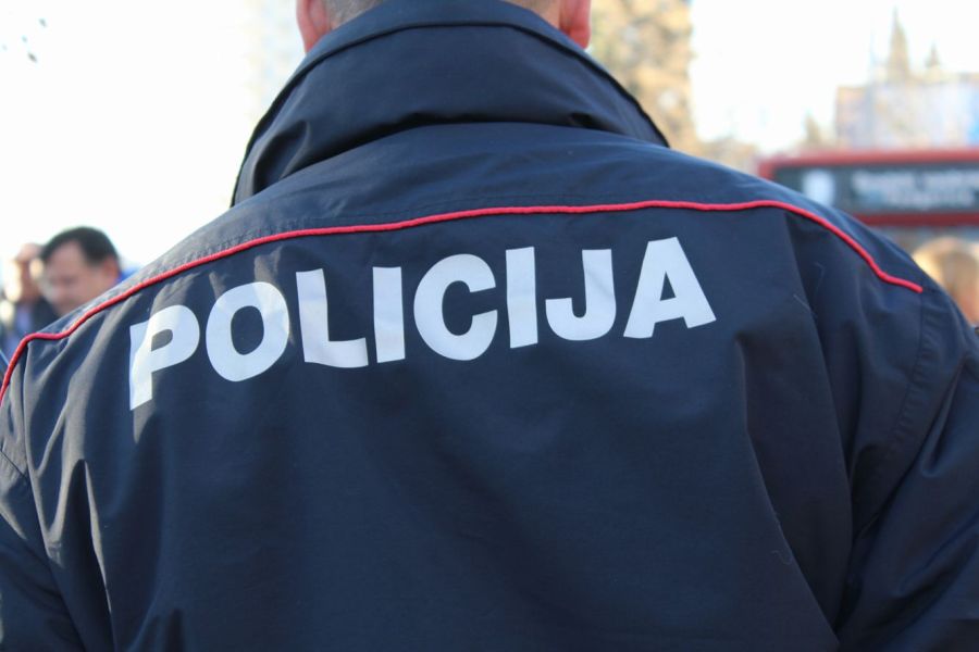 Podgorica: Uznemireni roditelj prijavio policiji da je nepoznati muškarac njegovoj ćerki nudio ...