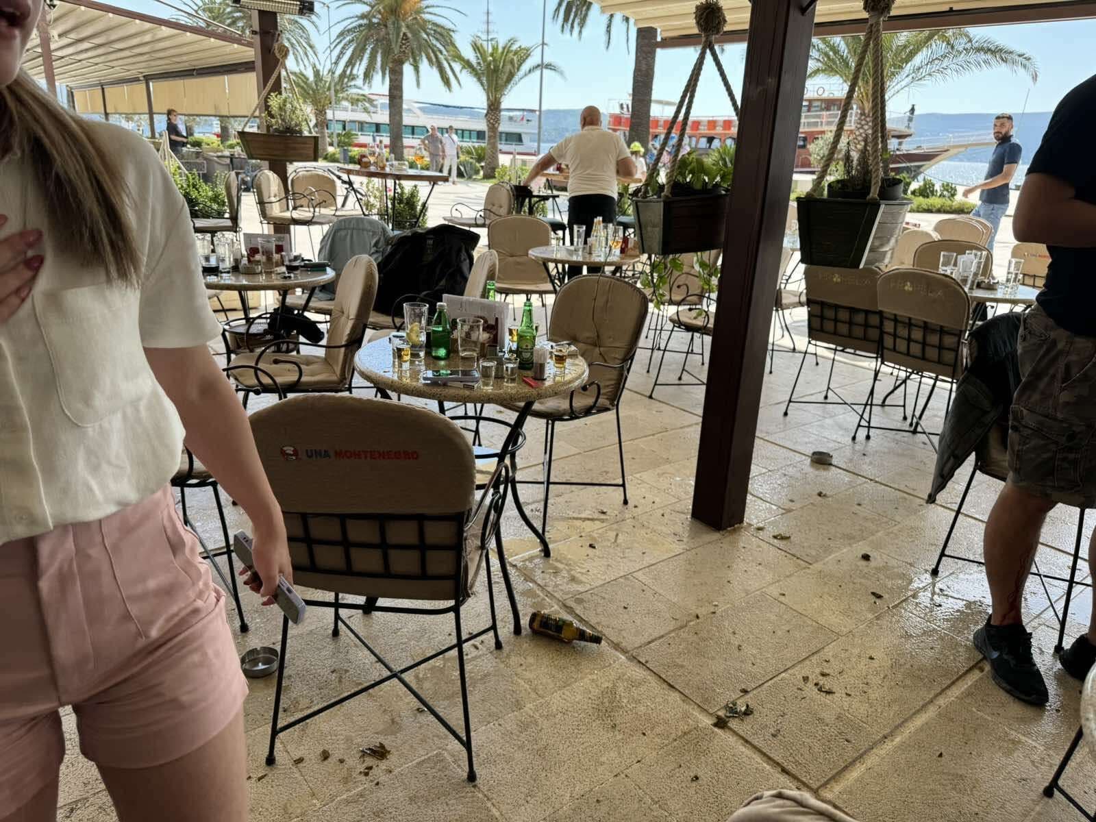 (VIDEO) Navijači Sutjeske divljali u Tivtu, napadali građane na Pinama