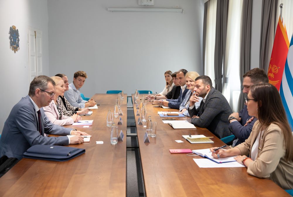 Injac: Realizovati aktivnosti koje doprinose osnaživanju gradova u ...