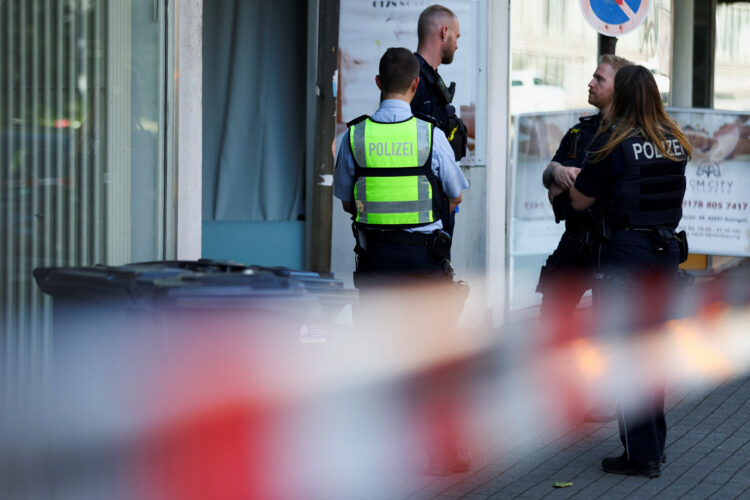 Priveden 15-godišnjak zbog napada u Njemačkoj: “Ciljano je ubadao žrtve u vrat”