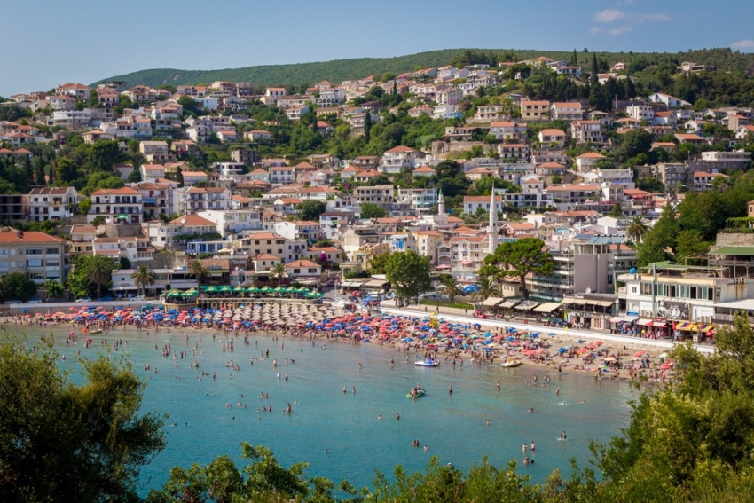 KAKO MORSKO DOBRO DISKRIMINIŠE ULCINJ: Za cijenu kupališta u Ulcinju ...