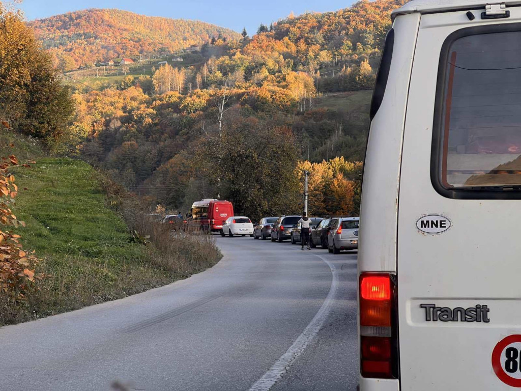 (FOTO) Potraga za dvostrukim ubicom blokirala ulaz u Bijelo Polje