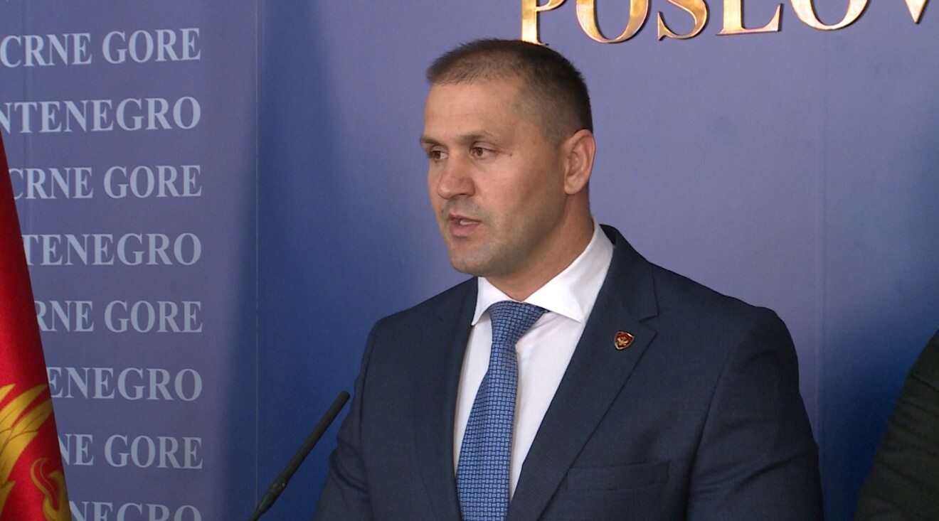 Šćepanović: Uhapšene dvije osobe koje se dovode u neposrednu vezu sa ubistvima Lipovine i Pejakovića