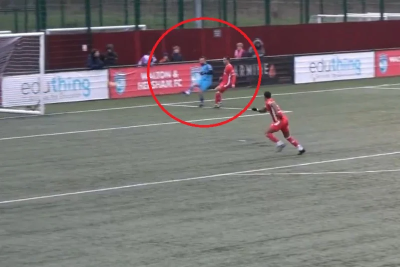 (VIDEO) Golman u Engleskoj postigao nevjerovatan autogol i “proslavio ... (VIDEO) Golman u Engleskoj postigao nevjerovatan autogol i “proslavio ...