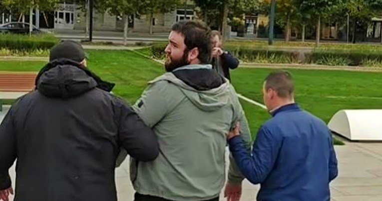 Beograd: Priveden aktivista Nikola Ristić uoči protesta; Ideš s nama da ...