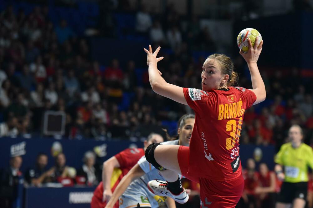 Tanji Brnović uručeno priznanje za najbolju igračicu u inostranstvu