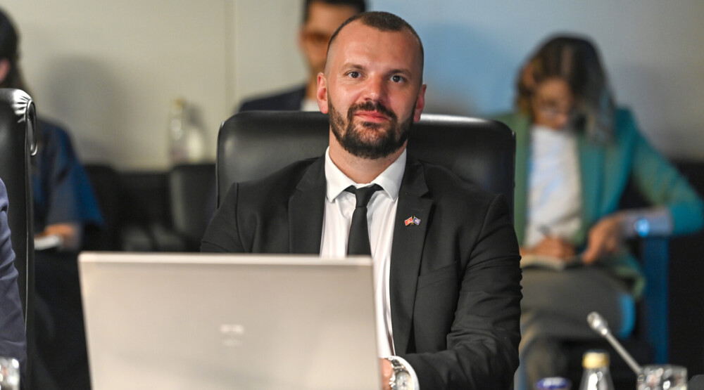 Vlada sjutra zasijeda, tražiće da poslanici 21. januara odlučuju o ...