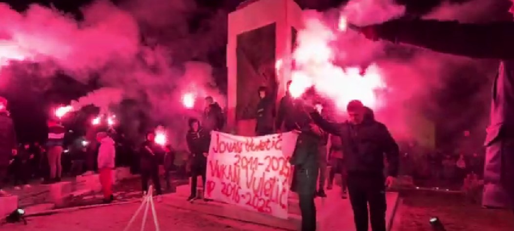 Građani dvanaestominutnom tišinom odali počast stradalima u tragediji ...