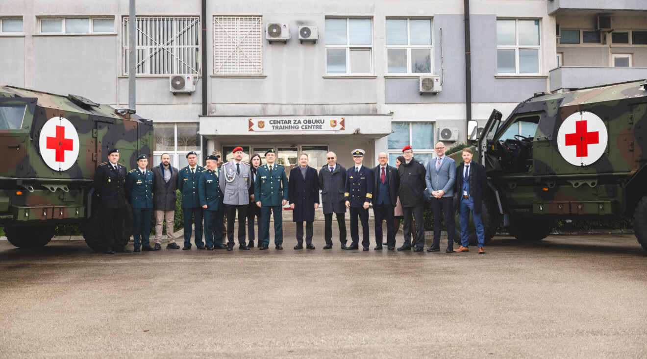 Njemačka donirala Vojsci Crne Gore dva oklopna medicinska vozila