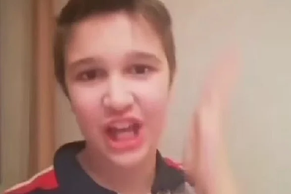 Sjećate li se dječaka koji nasmijao sve pjevajući “Nova godina kuca na vratima”: Ovako danas izgleda