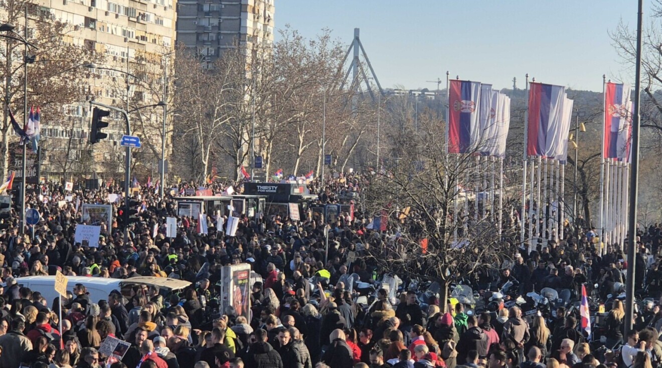 Studenti proveli noć na Mostu slobode i u Limanskom parku u Novom Sadu ...