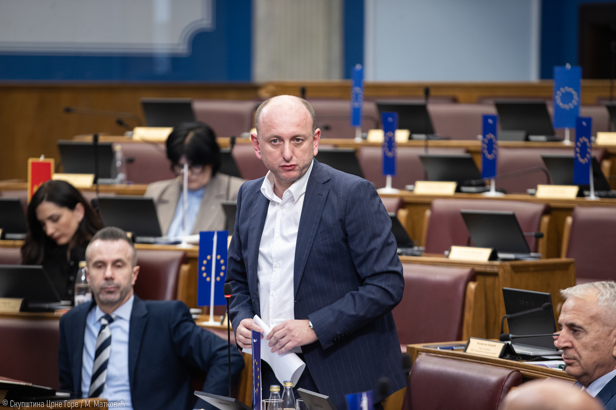 NEVOLJE U RAJU: Knežević tvrdi jedno, Vlada saopštava drugo – Prijeti li predsjednik DNP ...