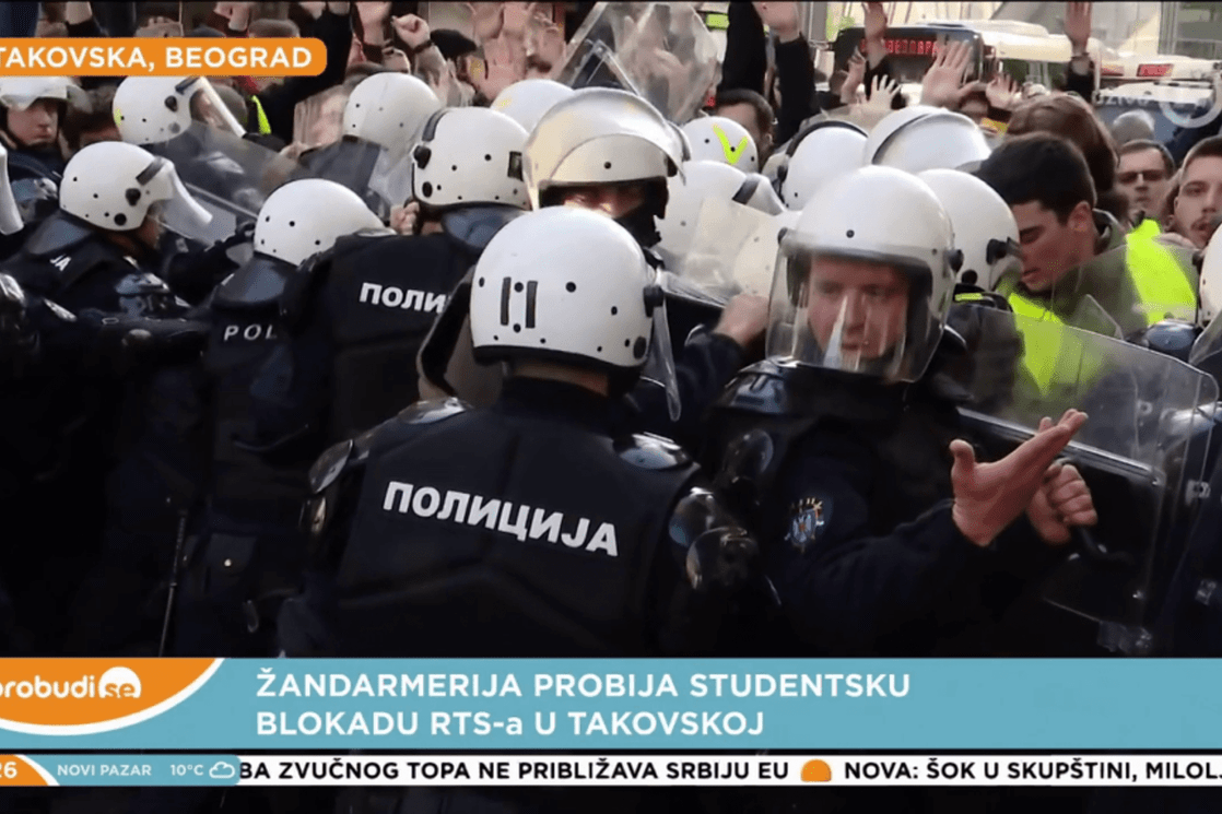 (VIDEO) RTS u Beogradu i dalje blokiran, radnici ušli u zgradu uz pomoć policije