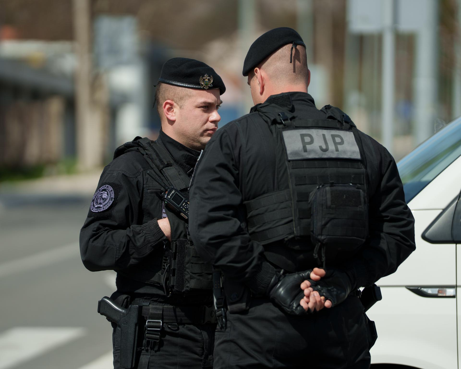 (VIDEO/FOTO) Posebna jedinica policije u pojačanom sastavu na ...