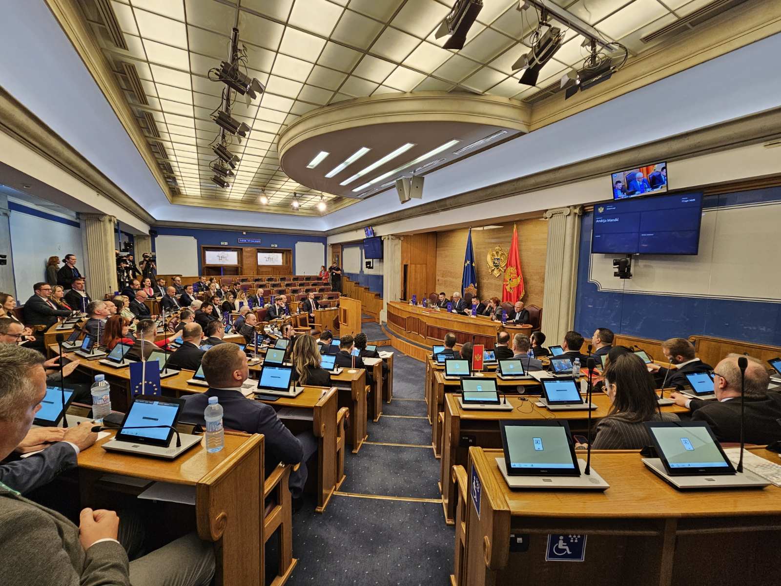 Laković: Ne smiju biti legalizovani objekti izgrađeni uz pomoć podmićivanja; Milović ...